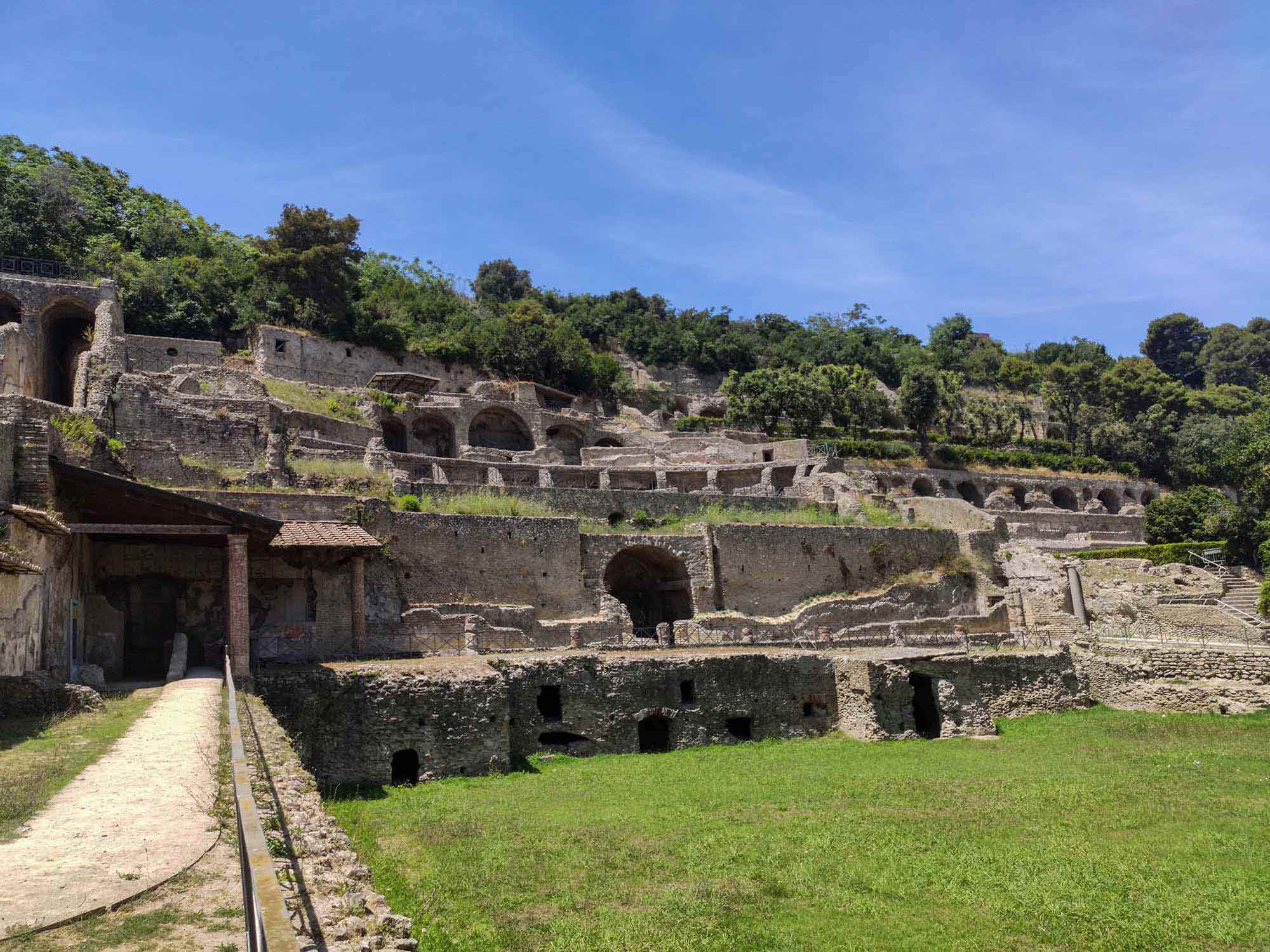 Baiae (Italy) |Archaeological Roman thermal baths |many pics