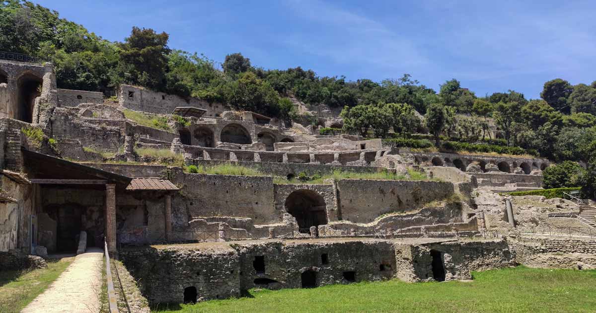 Baiae (Italy) |Archaeological Roman thermal baths |many pics